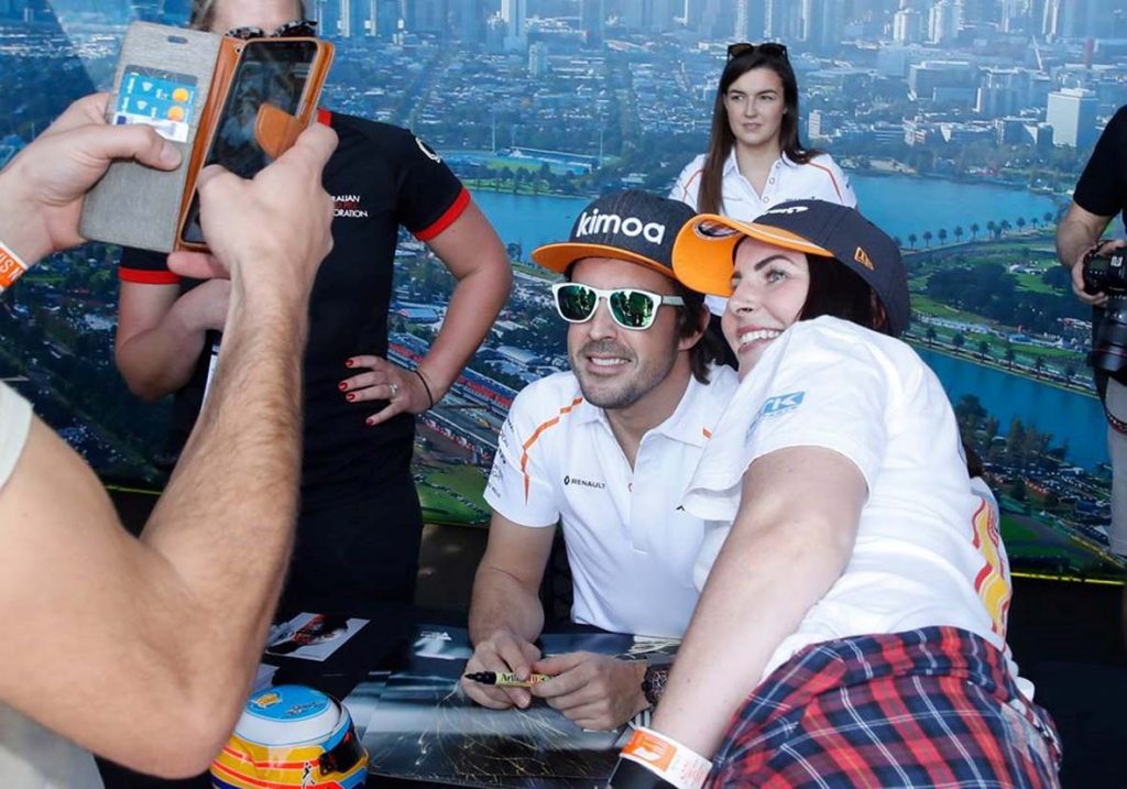 Autograph session with a new format